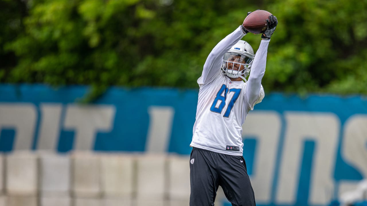 Kearse jumps right into minicamp practice after signing with Lions