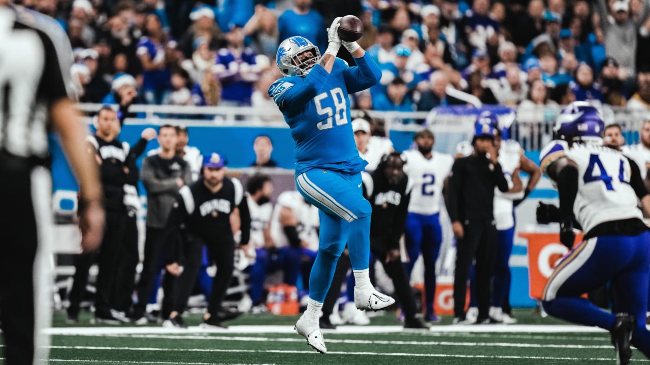 HIGHLIGHT: Sewell's first career catch comes at PIVOTAL moment for Lions