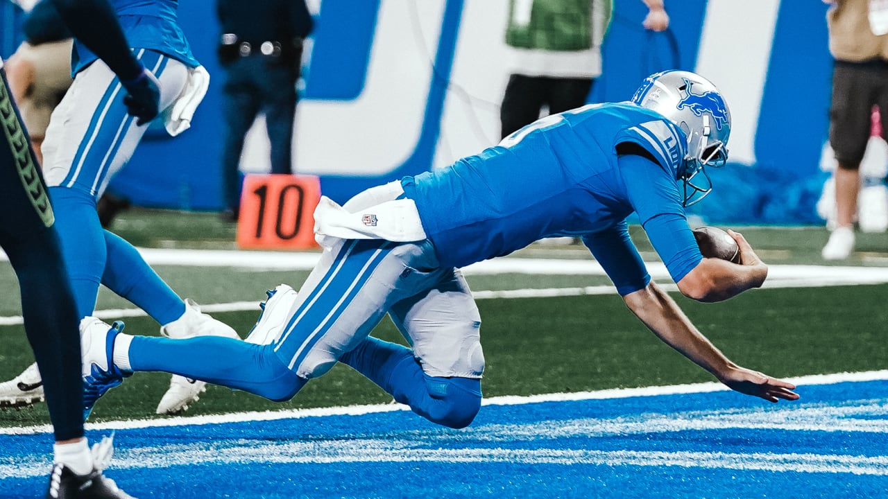 HIGHLIGHT: Goff takes it in himself for two-point conversion