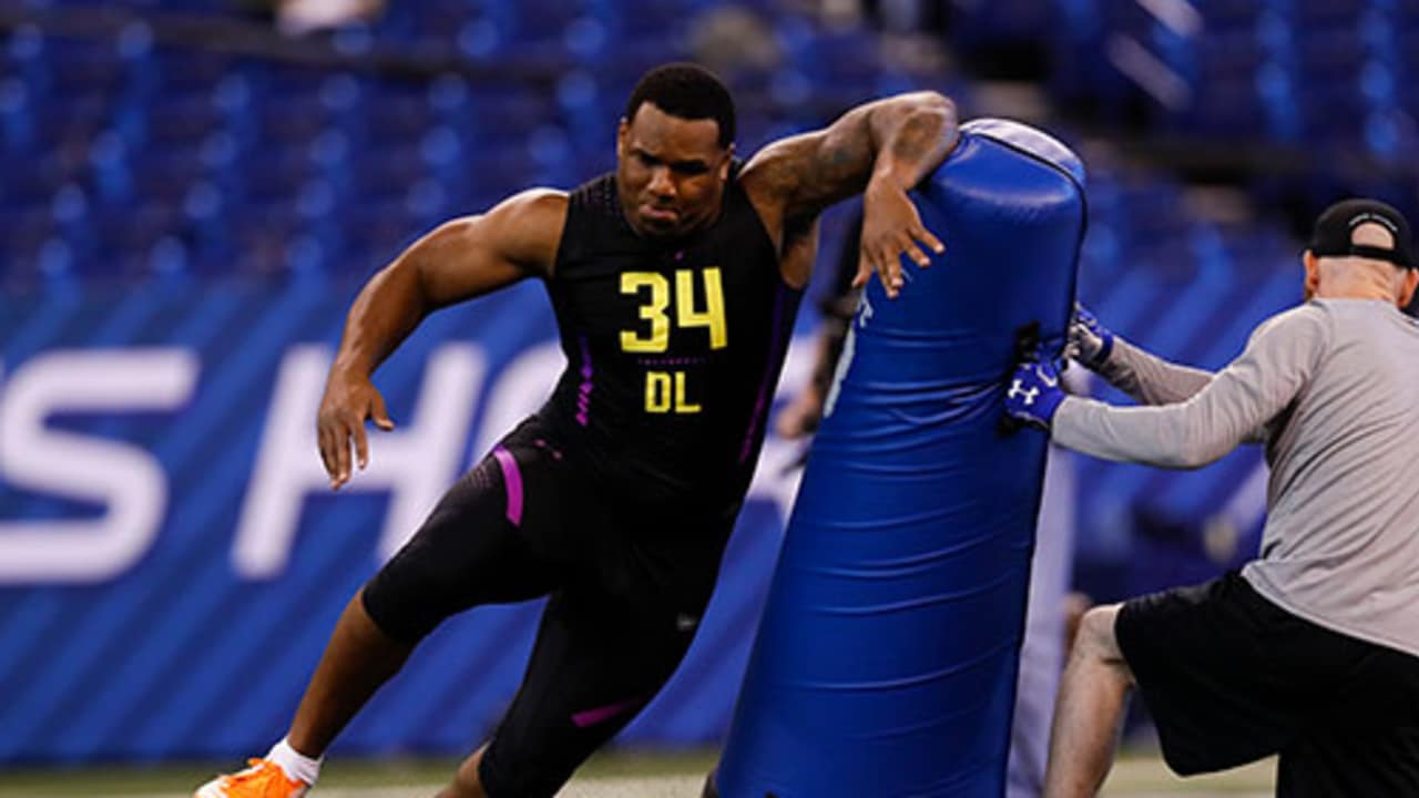 A CLOSER LOOK: Defensive end Da'Shawn Hand