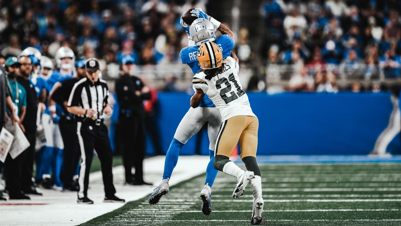 HIGHLIGHT: Reynolds moves chains with smooth toe-tapping grab