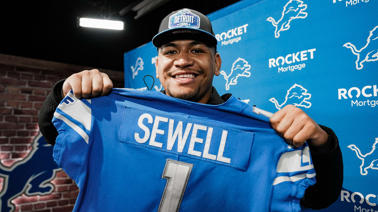 Penei Sewell arrival photos