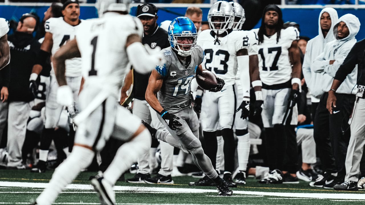 HIGHLIGHT: St. Brown accelerates around Raiders defender for 44-yard gain