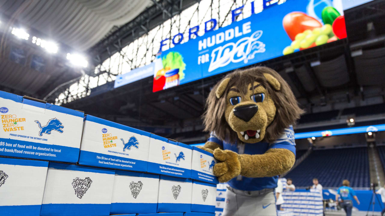 Lions Huddle for 100 photos