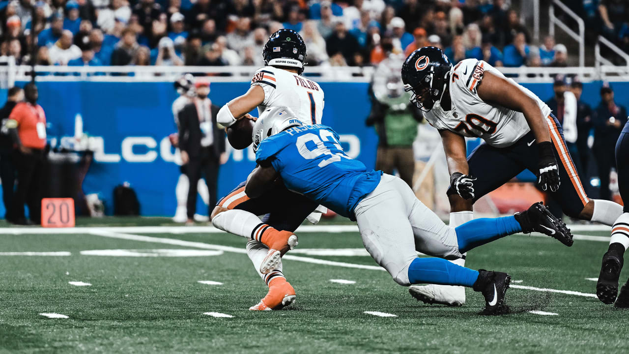 HIGHLIGHT: Paschal overwhelms Bears' OL for 12-yard sack