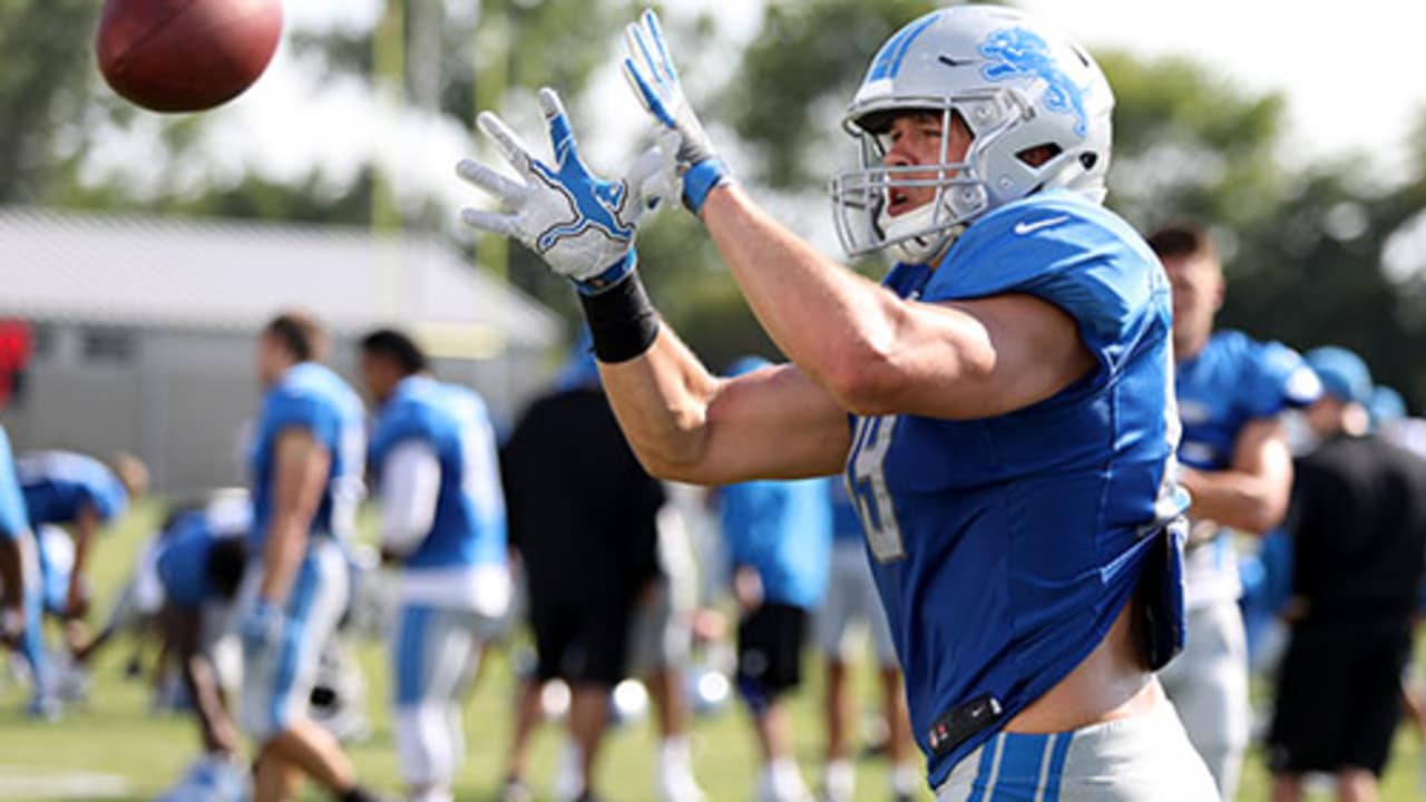 NOTEBOOK: Offense running more two tight end sets