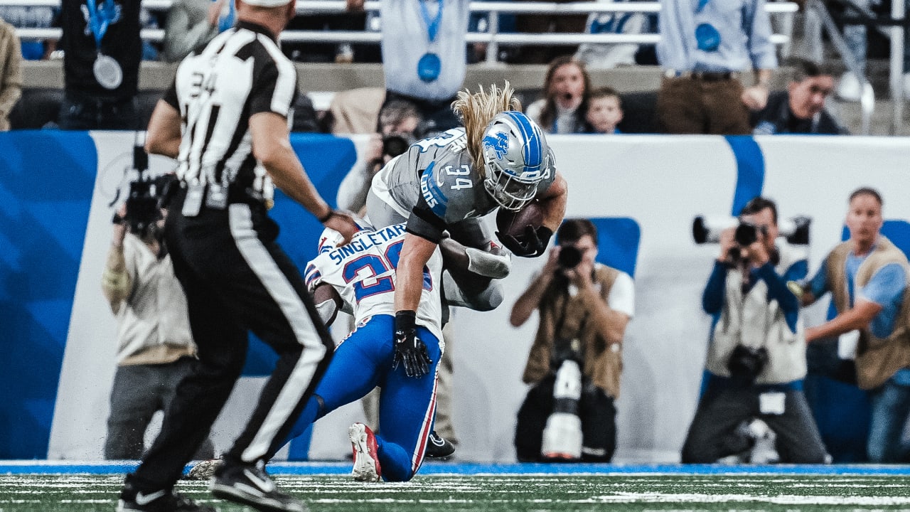 HIGHLIGHT: Anzalone locates Allen's deflected pass for INT