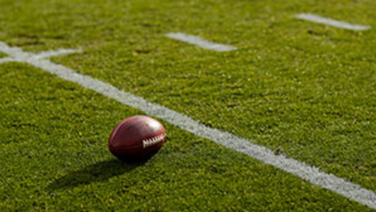 Packers sign five free agents