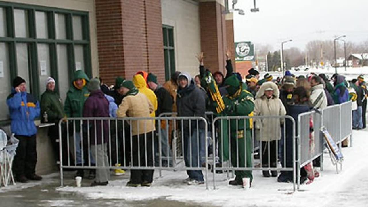 Fans Line Up To Buy Fan Fest Tickets