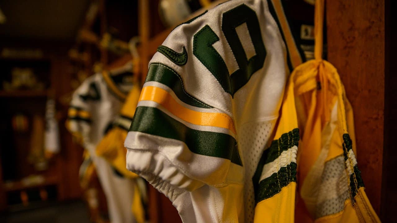 Inside the Packers locker room in Detroit