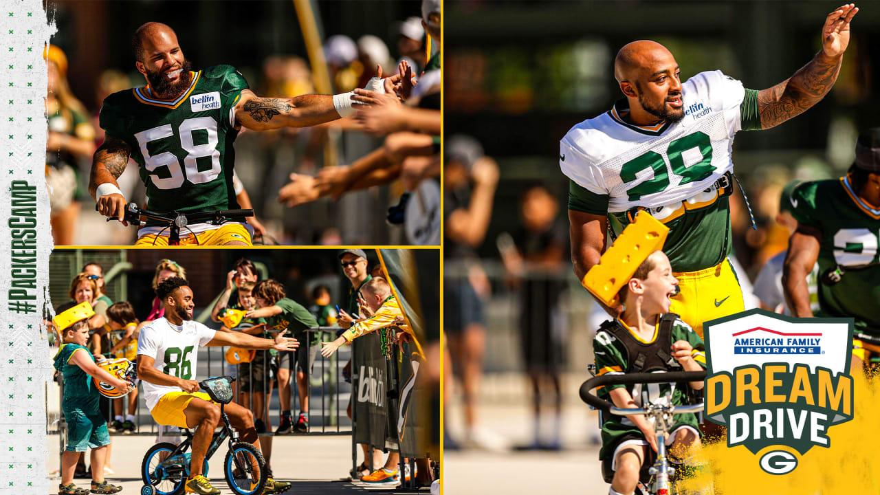 Photos: Packers fans, players ride bikes to Thursday practice