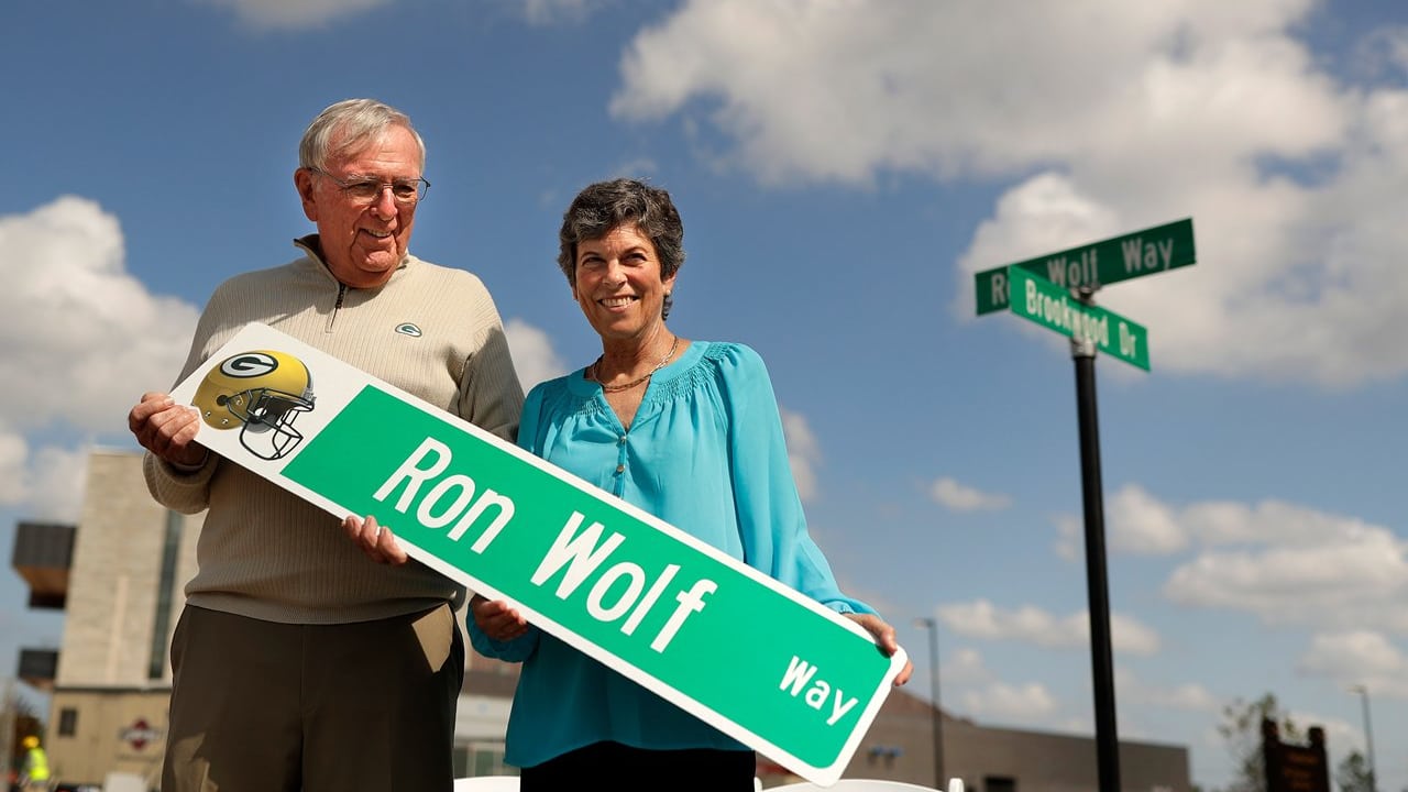 Ron Wolf honored with street name in Ashwaubenon