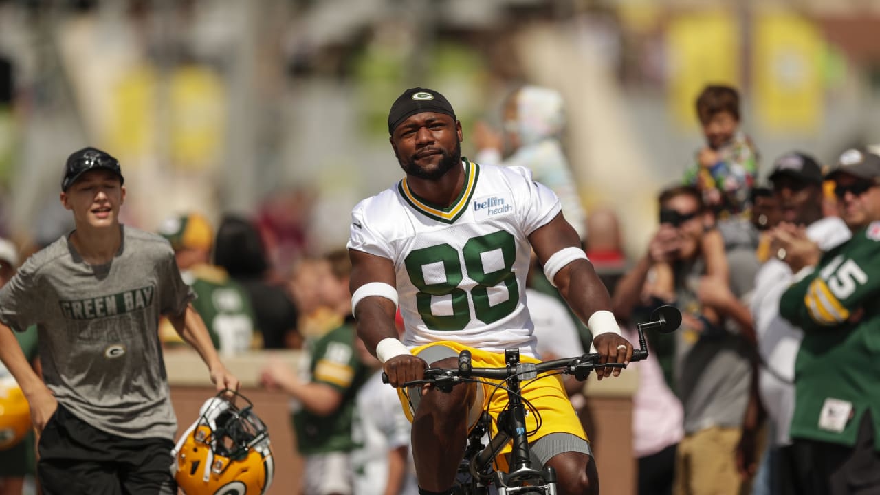 Packers bike to practice on Day 1 of training camp