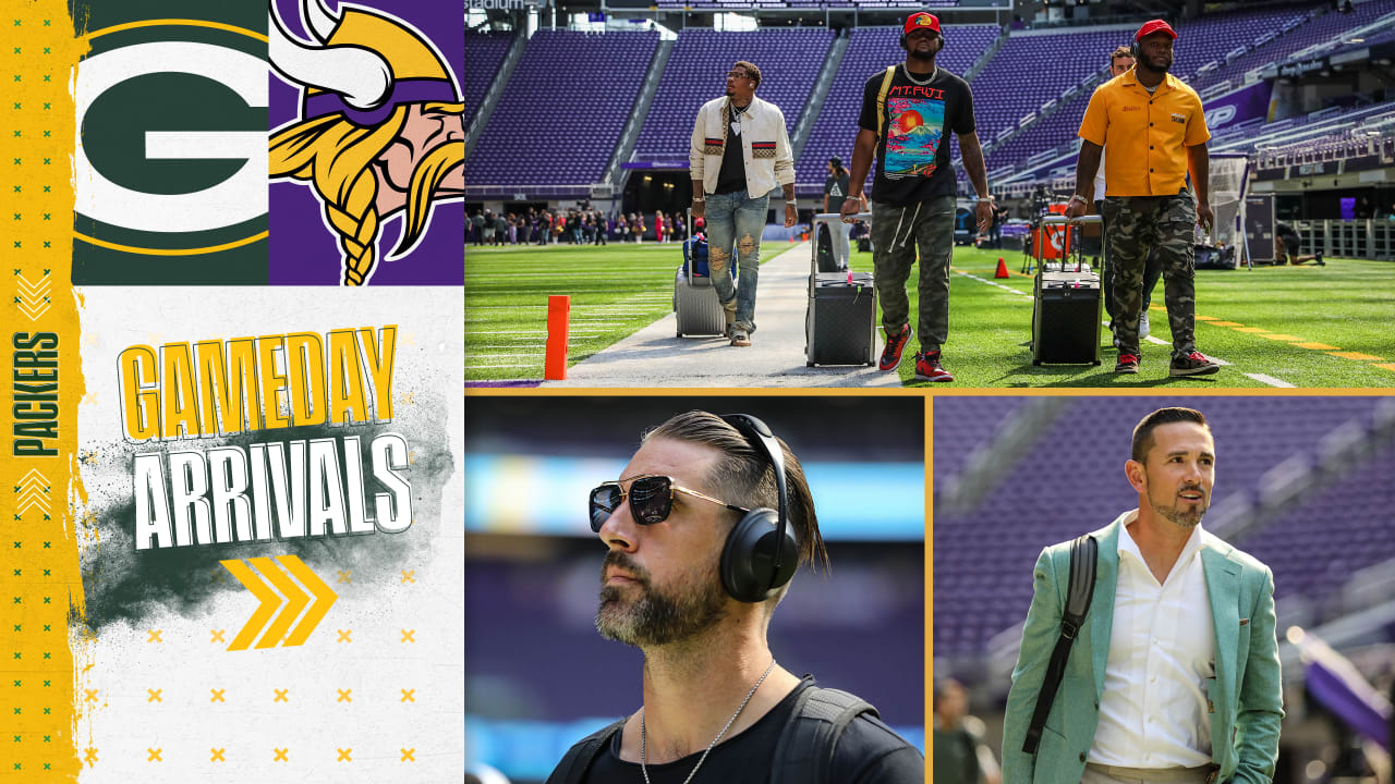 Arrival Photos: Packers walk into U.S. Bank Stadium for Vikings game