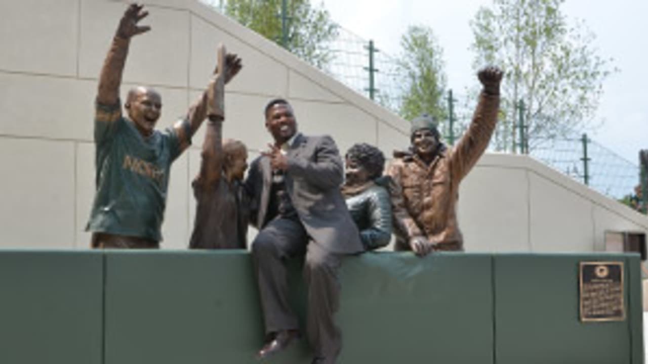 LeRoy Butler toasts new 'Leap Wall' at Lambeau Field