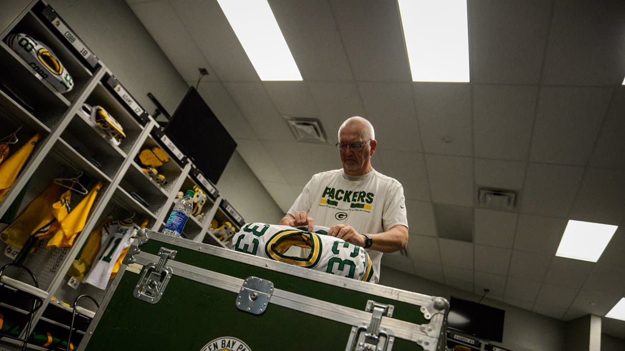 Inside the Packers locker room at U.S. Bank Stadium
