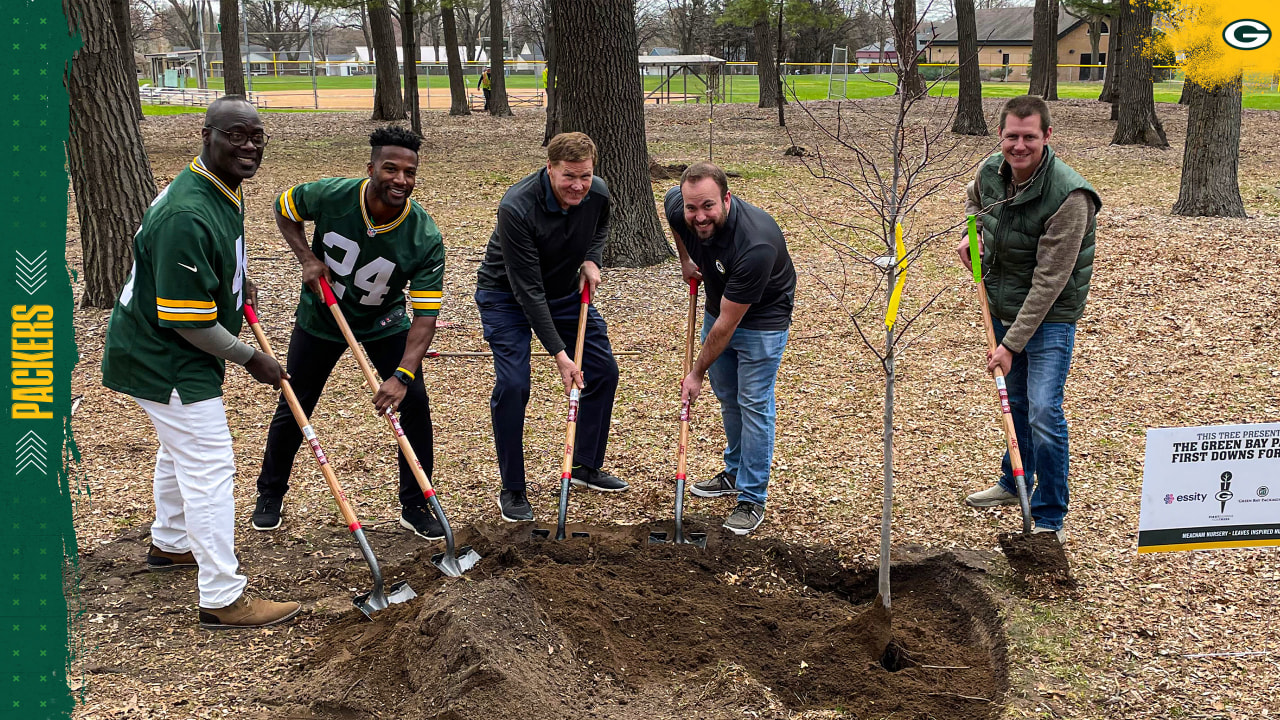 Packers plant trees at Colburn Park to recognize 'First Downs for Trees ...