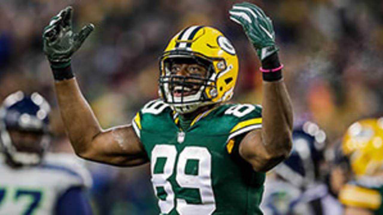 Jared Cook moving the chains on third down