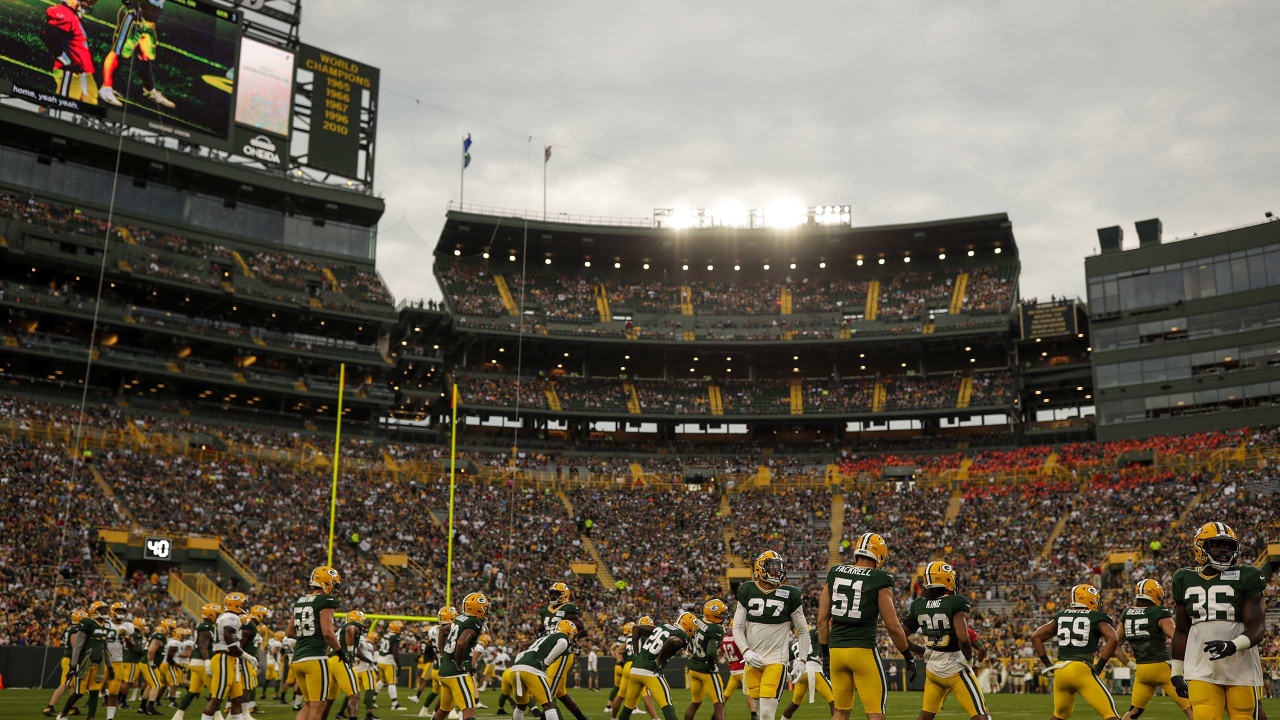 Packers hold practice in front of 64,702 for Family Night