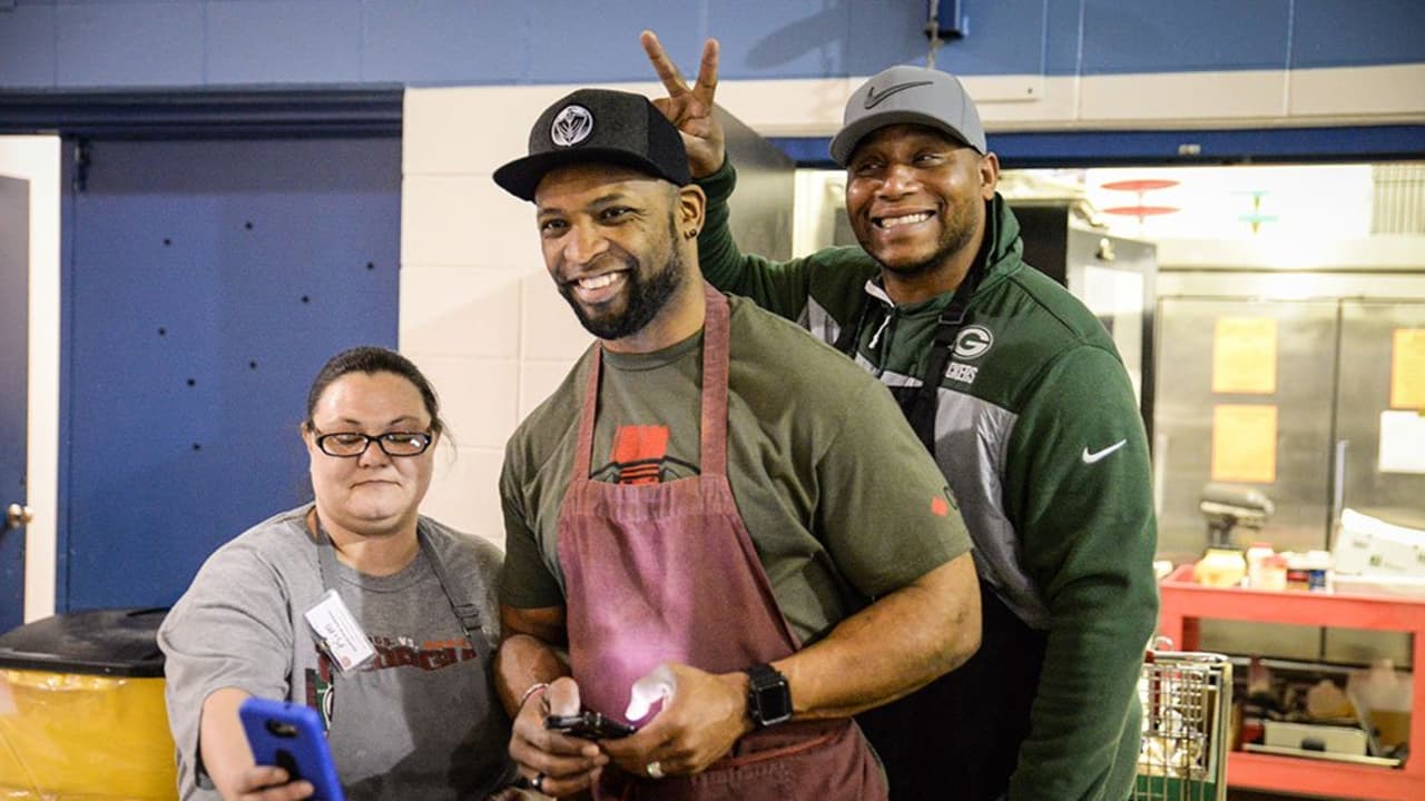 Packers Tailgate Tour serves lunch
