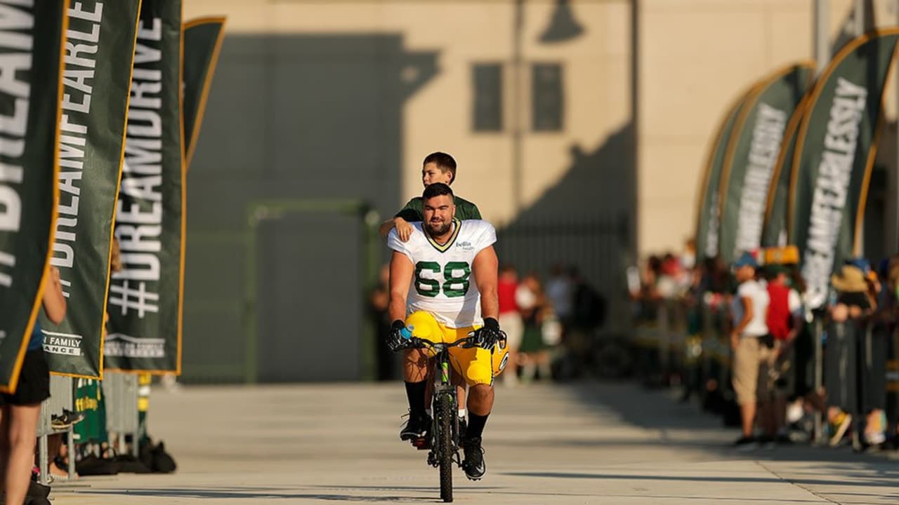 Packers bike to Nitschke Field