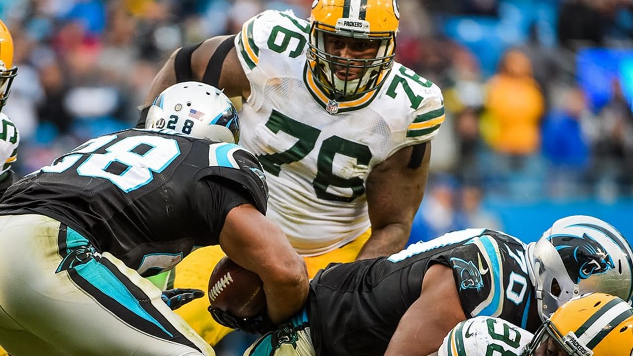 2015 in photos: DT Mike Daniels