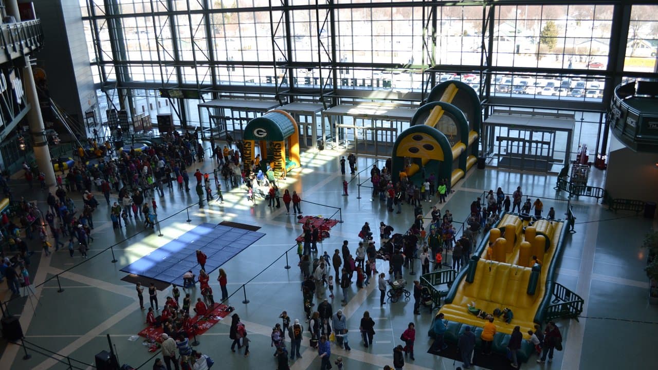 Project Play 60 keeps kids active at Lambeau Field Atrium
