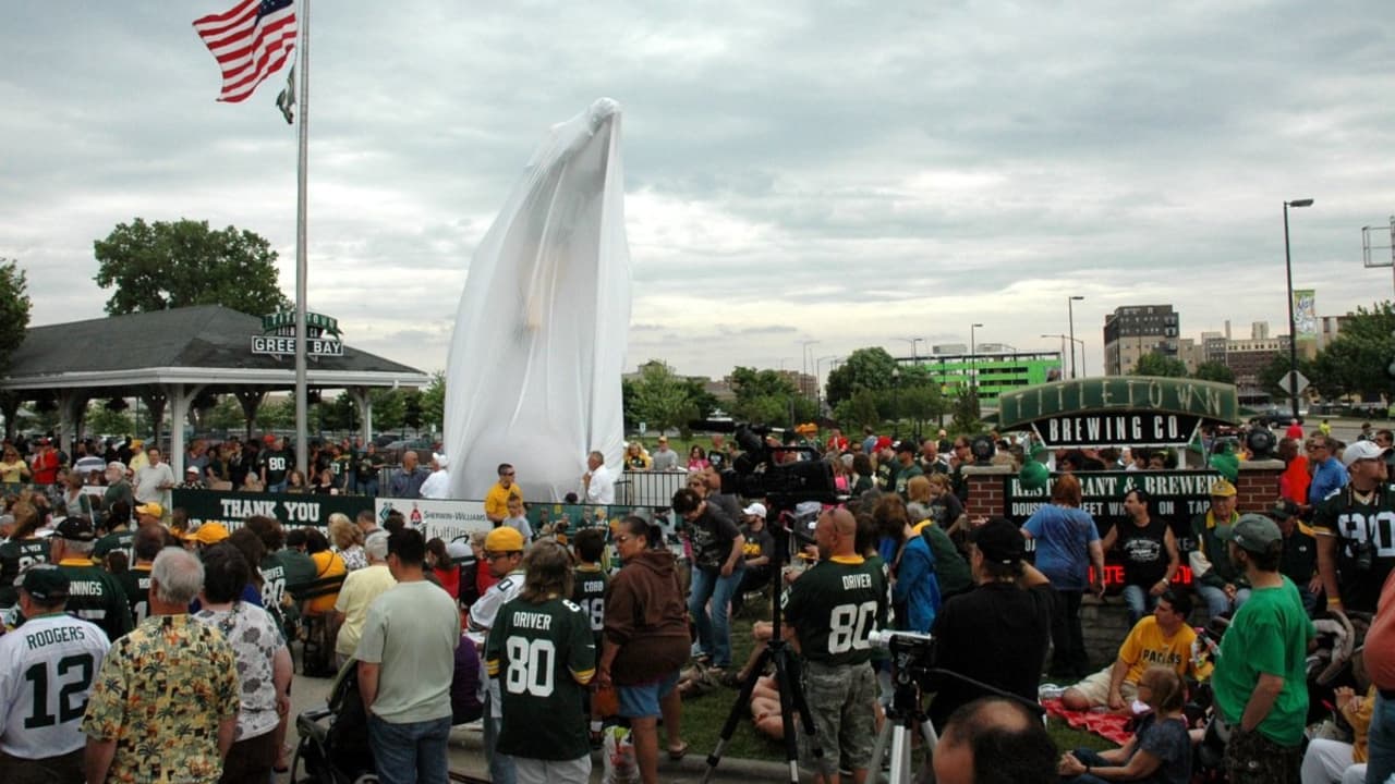 Donald Driver thanks fans for street and statue