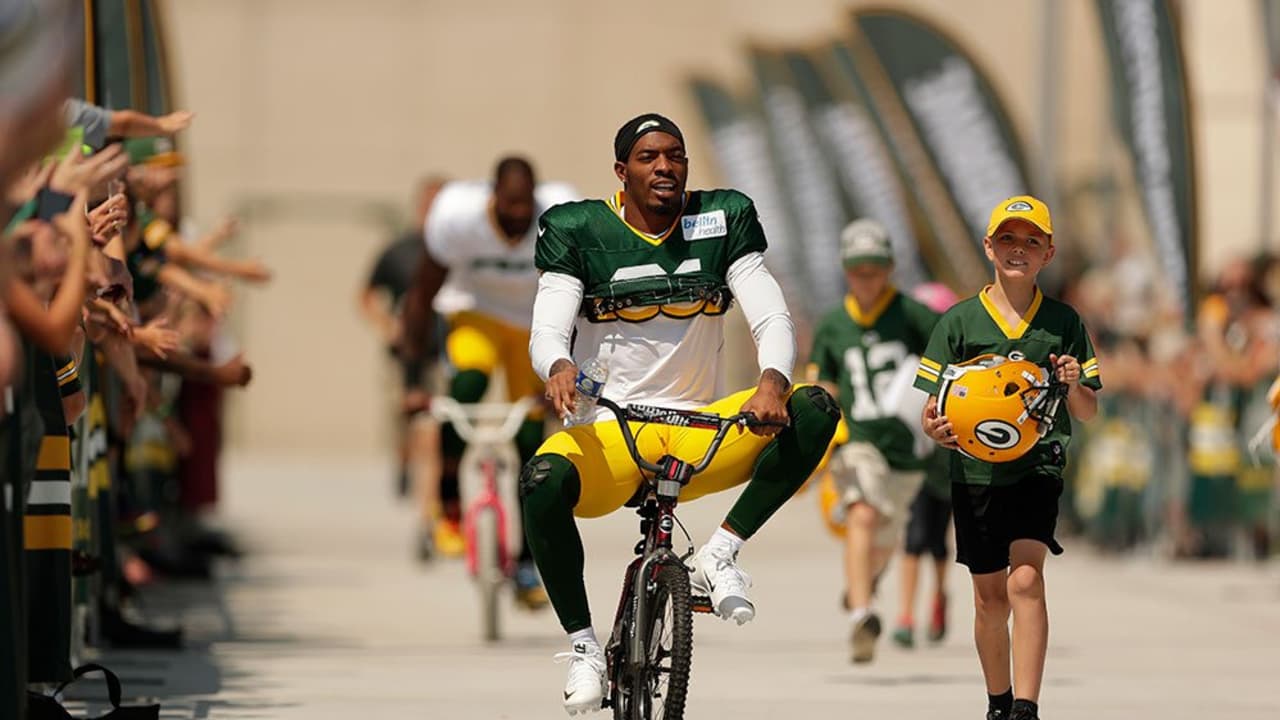 Packers ride kids' bikes to practice Tuesday