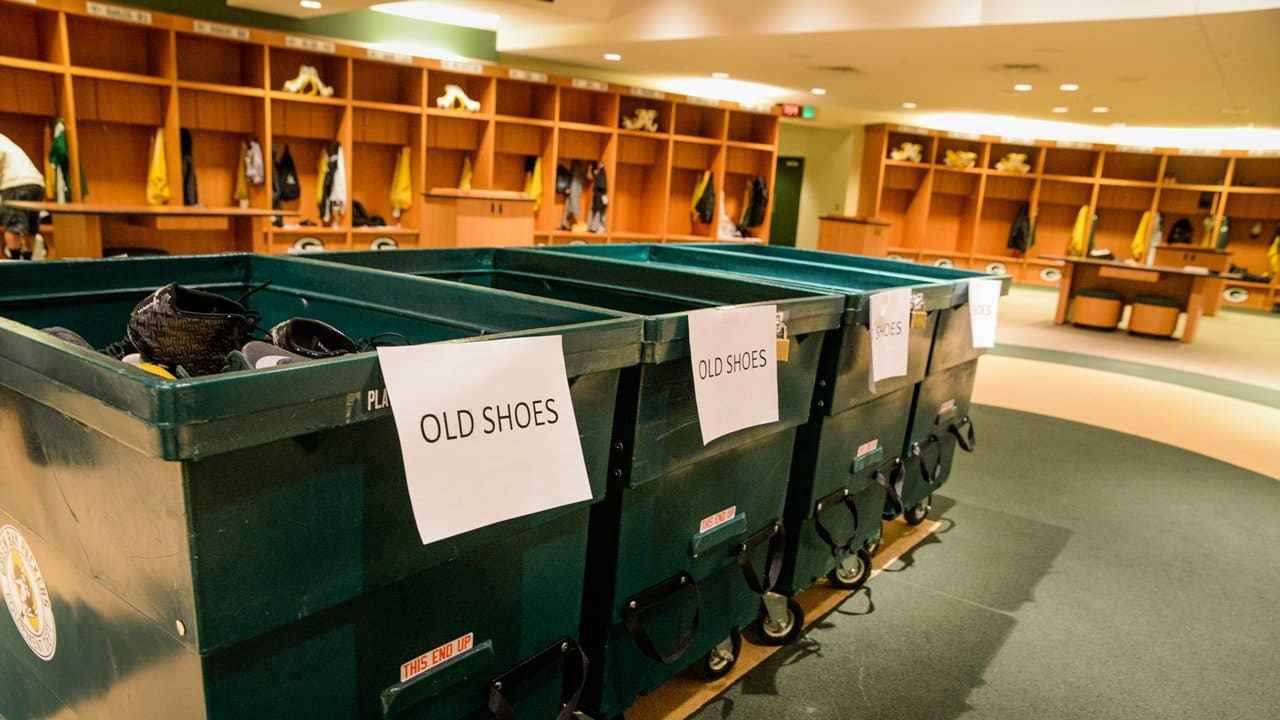 Photos: Packers clean out lockers