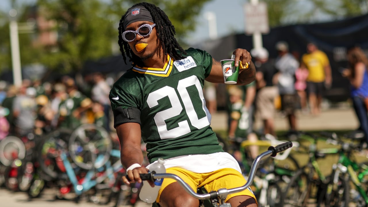Packers bike to training camp