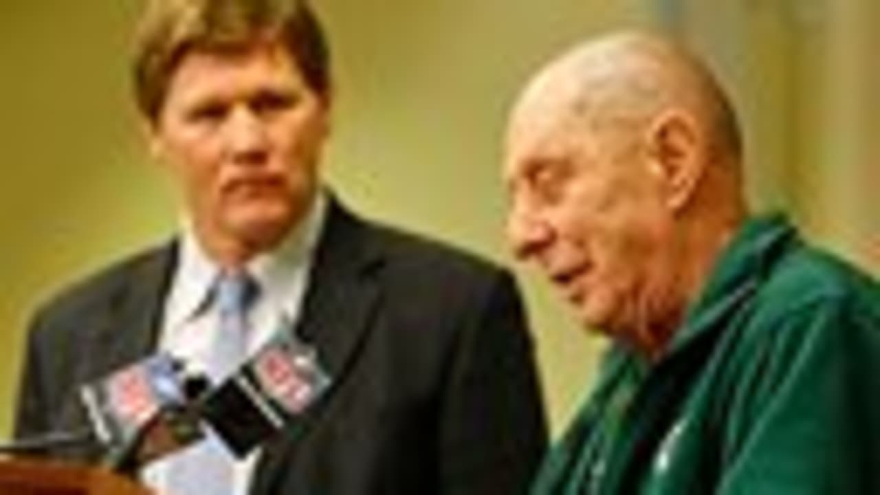 Sheboygan mailman latest Fan Hall of Fame inductee