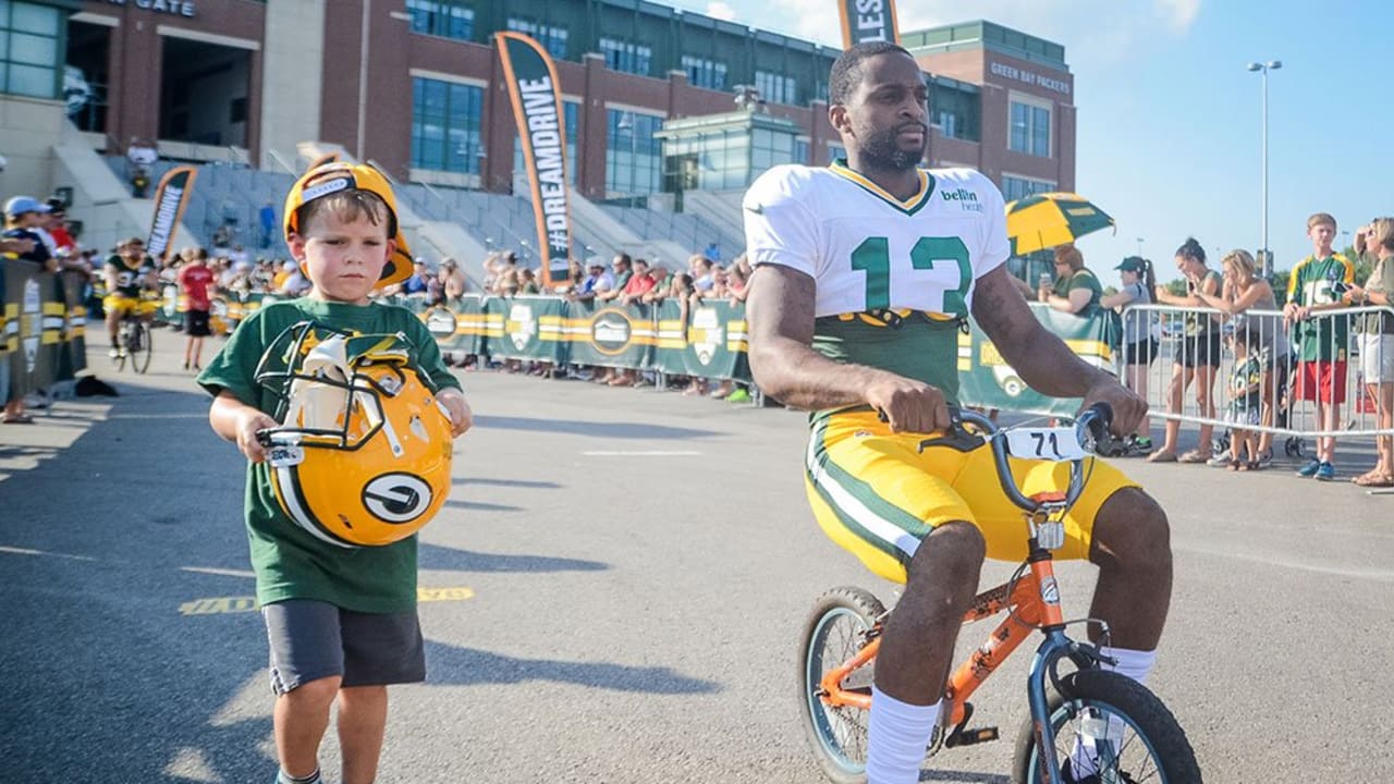 Packers bike to another practice under the lights