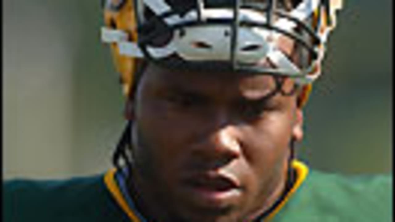 Training Camp Notebook: Corey Williams Anchors Defensive Line