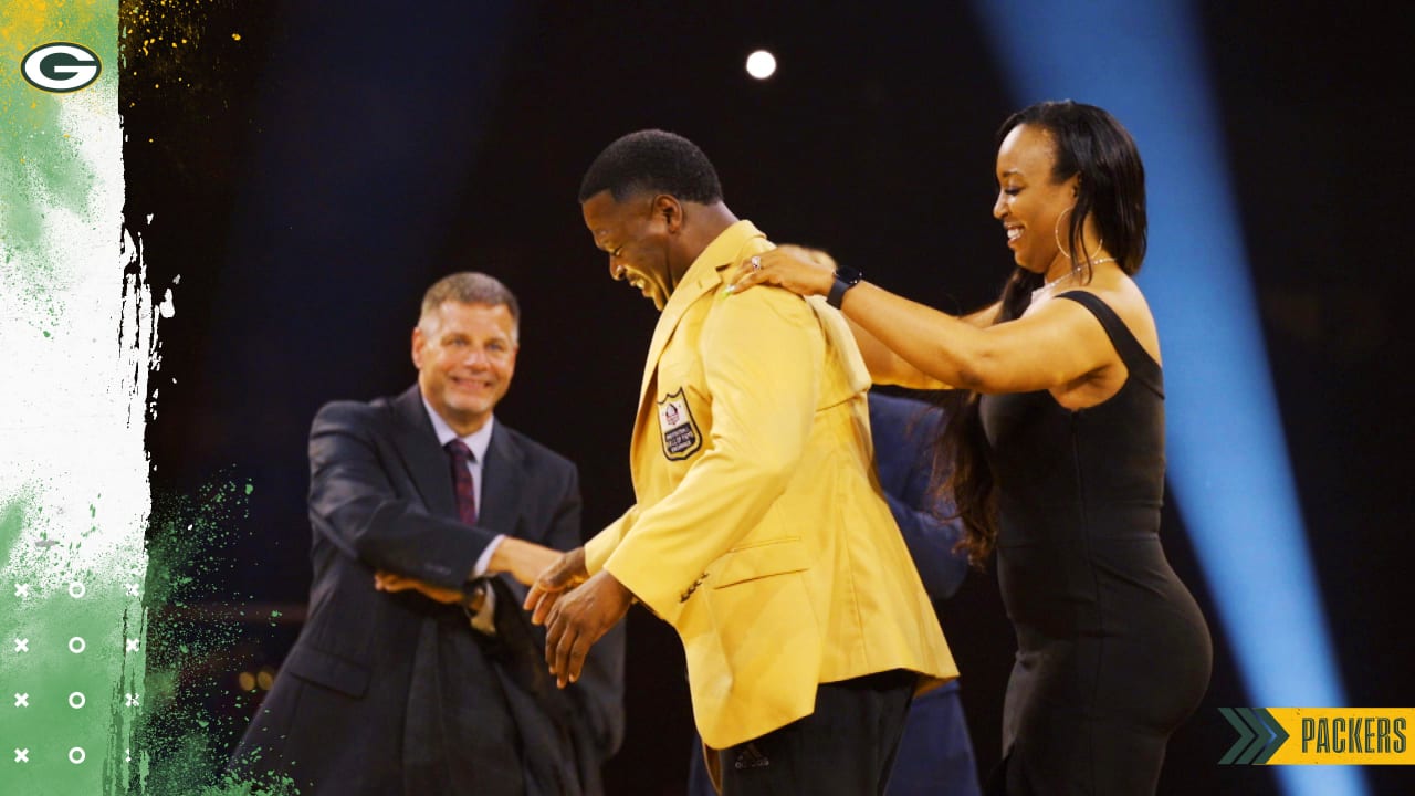 LeRoy Butler receives his gold jacket