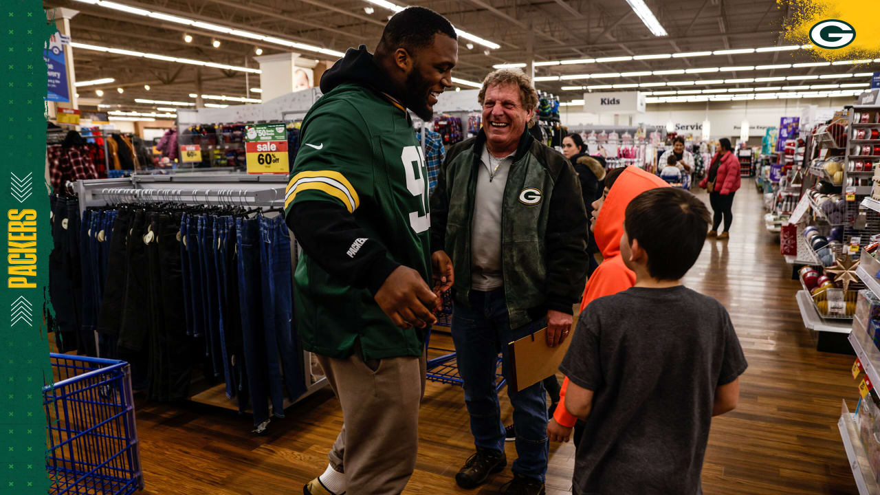 Packers players go holiday shopping with kids at Meijer
