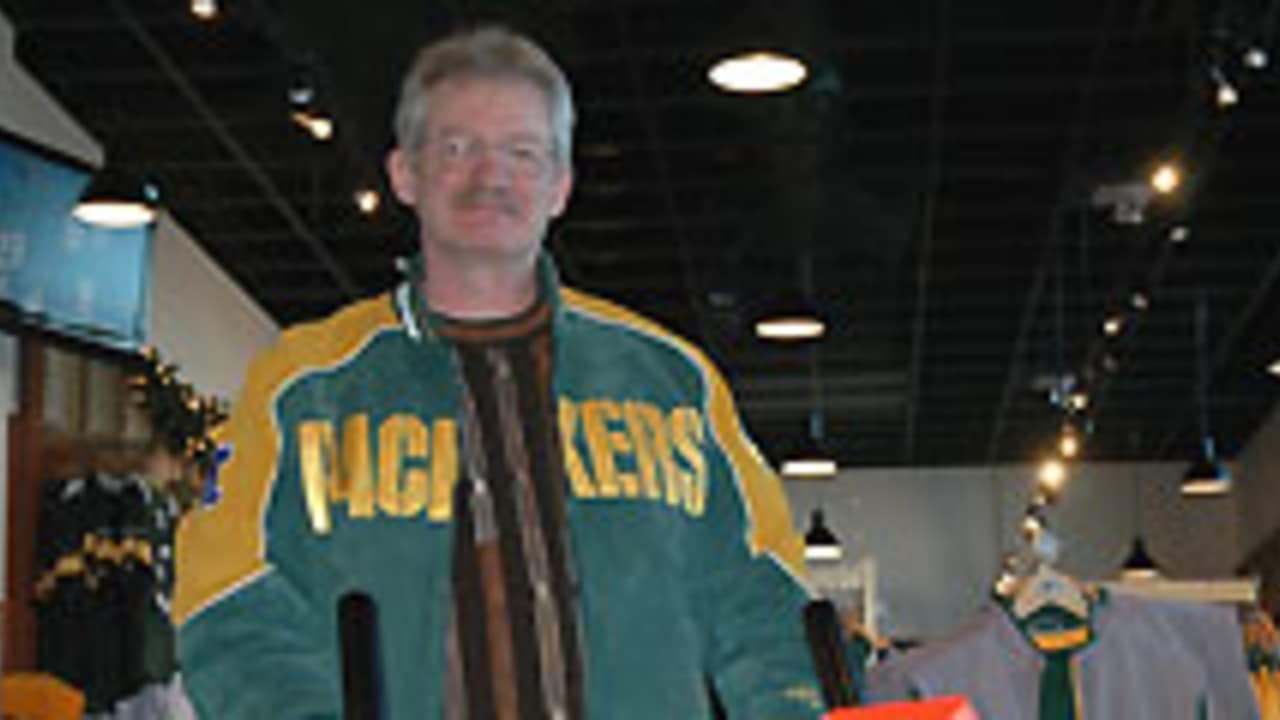 Green Bay Man Wins Ariens Sno-Thro from Packers Pro Shop