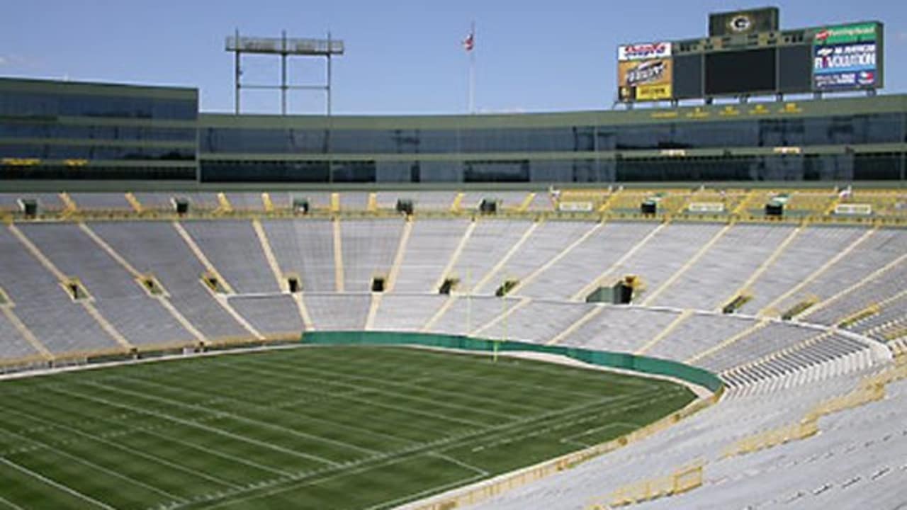 Packers Field Crew Makes Preparations For Family Night