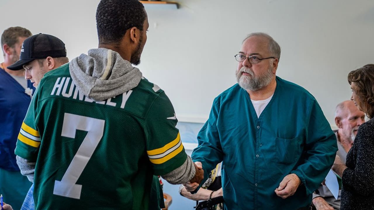 Packers bus visits VA Medical Center
