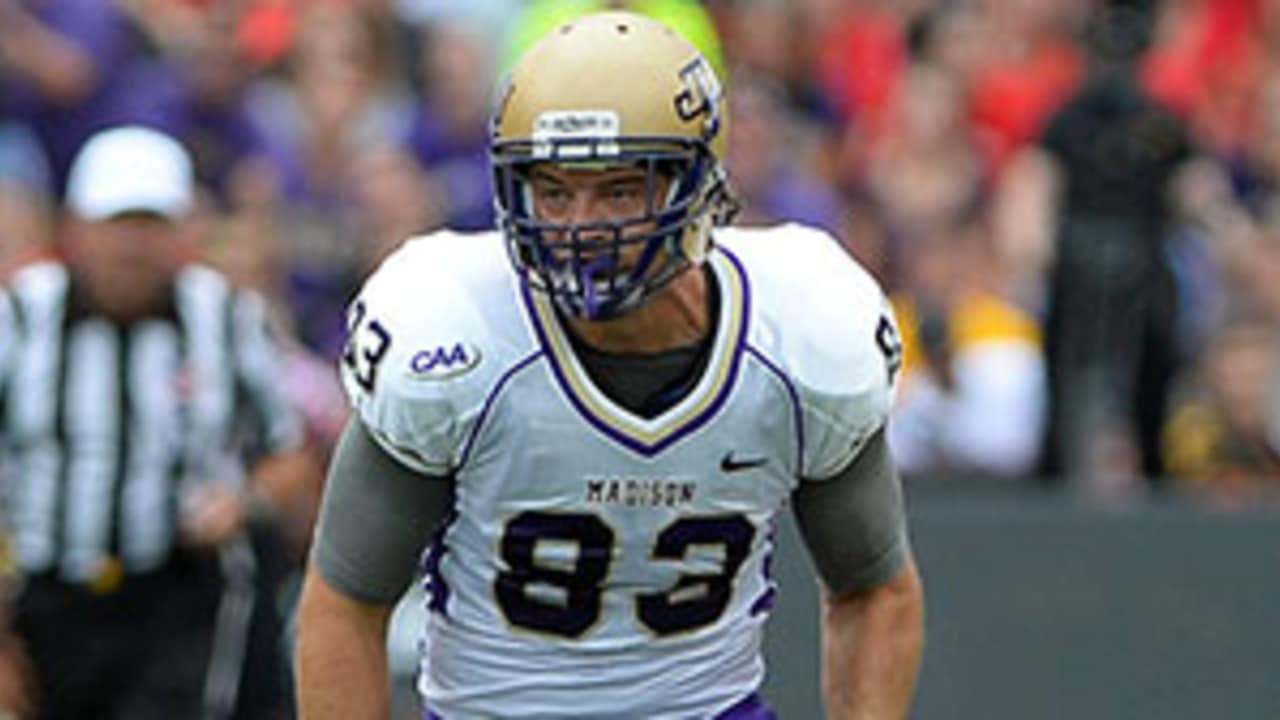 Packers sign LS Hart