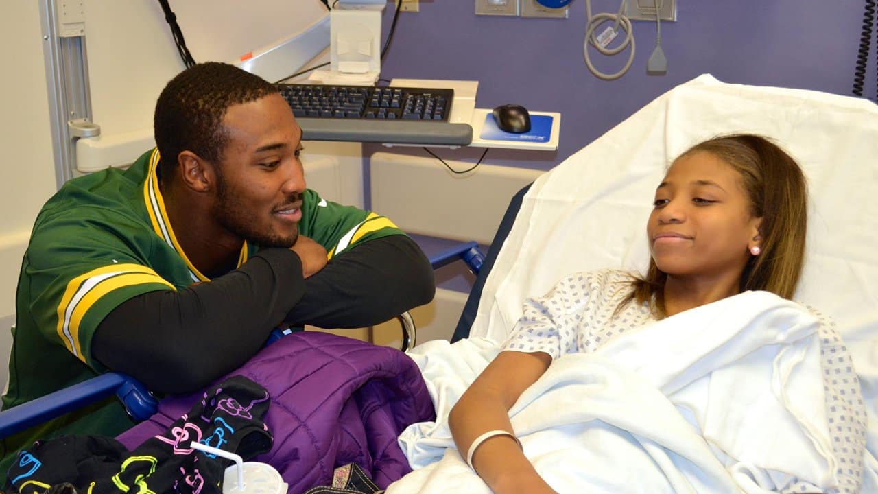 Packers visit kids at Milwaukee Children's Hospital