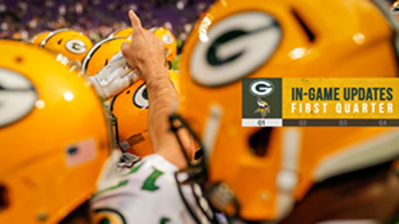 Aaron Rodgers leaves game with shoulder injury