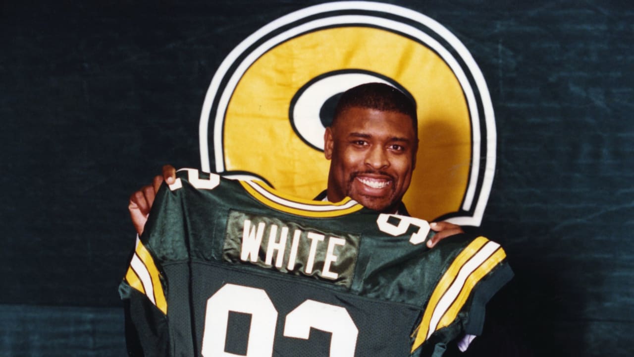 Free agent flashback: Reggie White signs with Packers