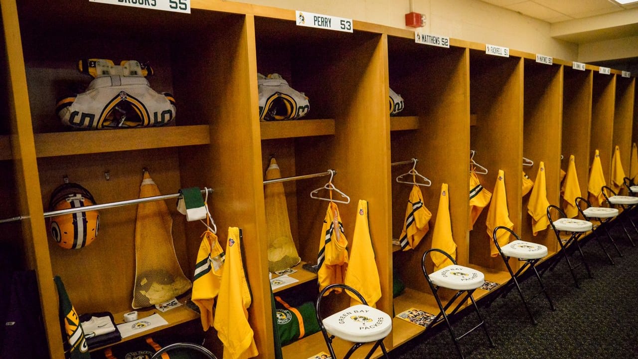 Inside the Packers locker room in Pittsburgh