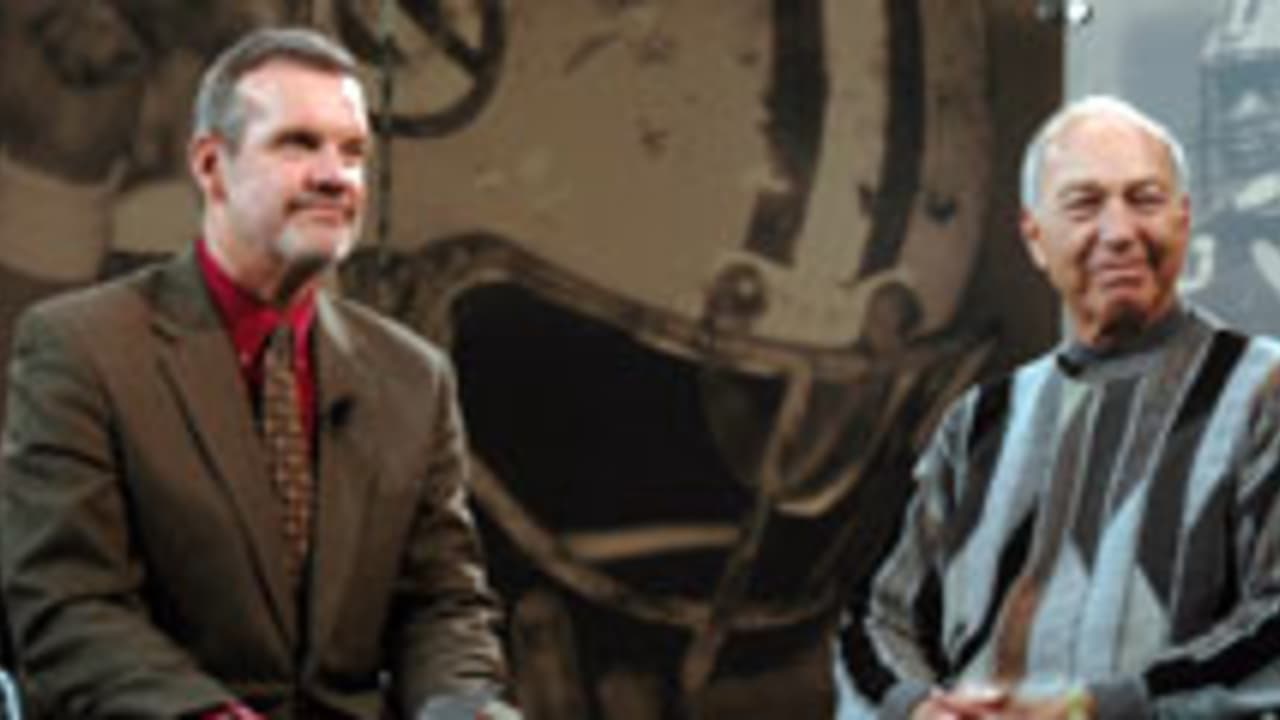 Starr Makes Surprise Visit To Fan Fest