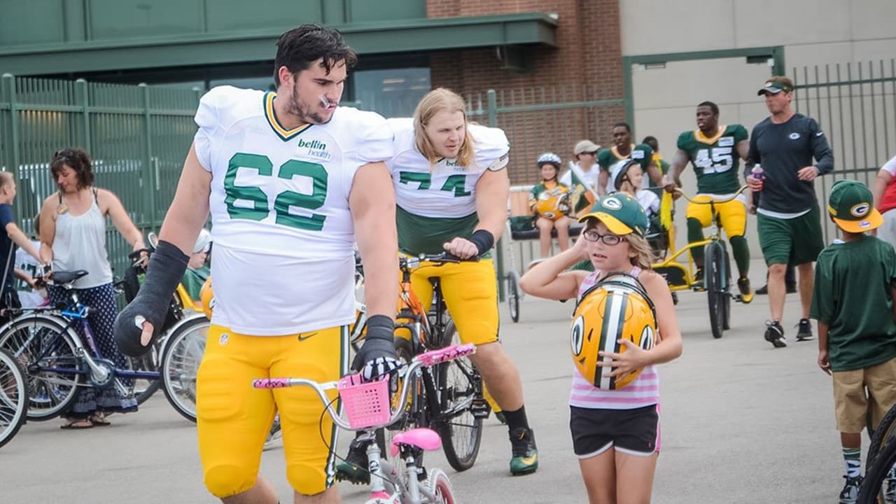 Kids excited to have Packers ride their bikes