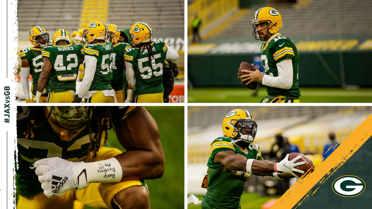 Packers, Jaguars conduct pregame warmups in the rain