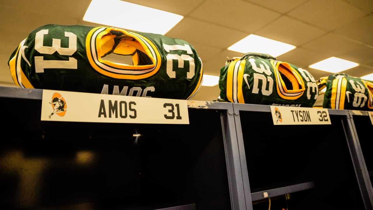 Inside the Packers' locker room in Baltimore