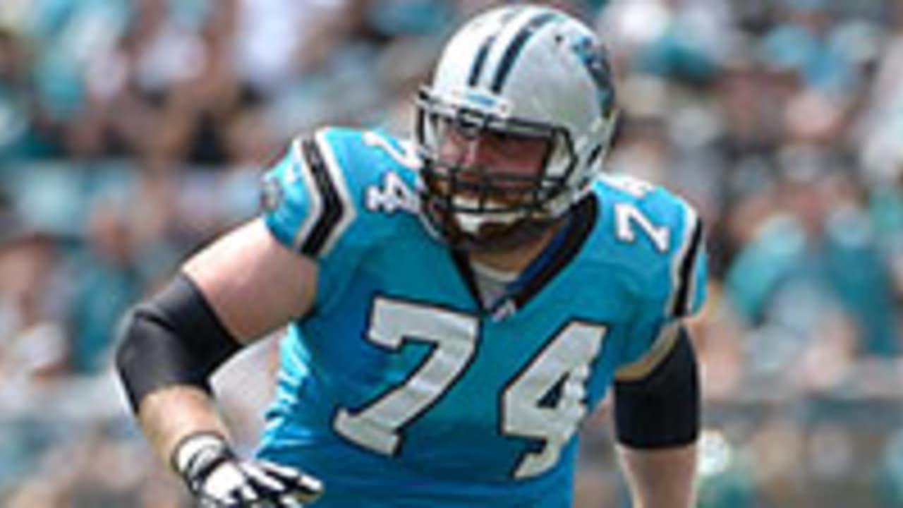 Mike Remmers signs RFA tender