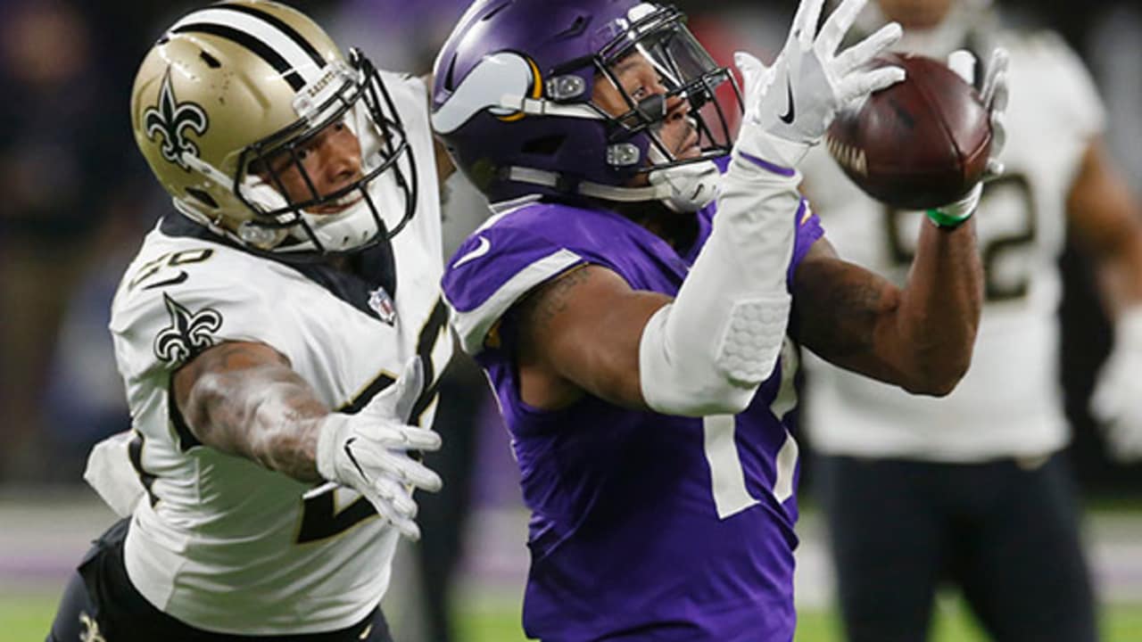 Panthers sign Jarius Wright to three-year contract